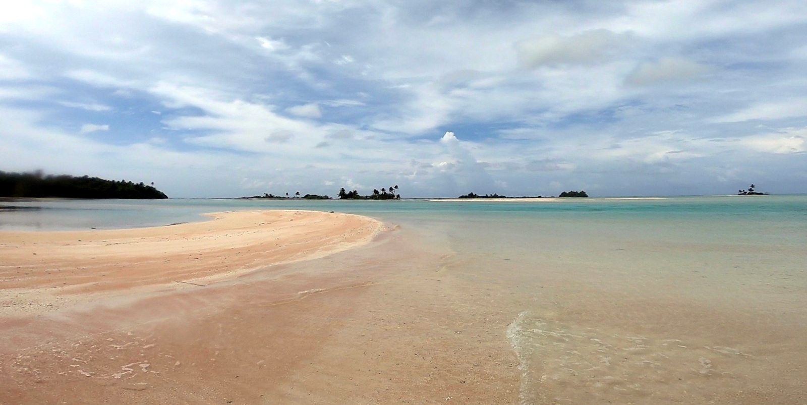 Excursions au lagon vert et aux sables roses