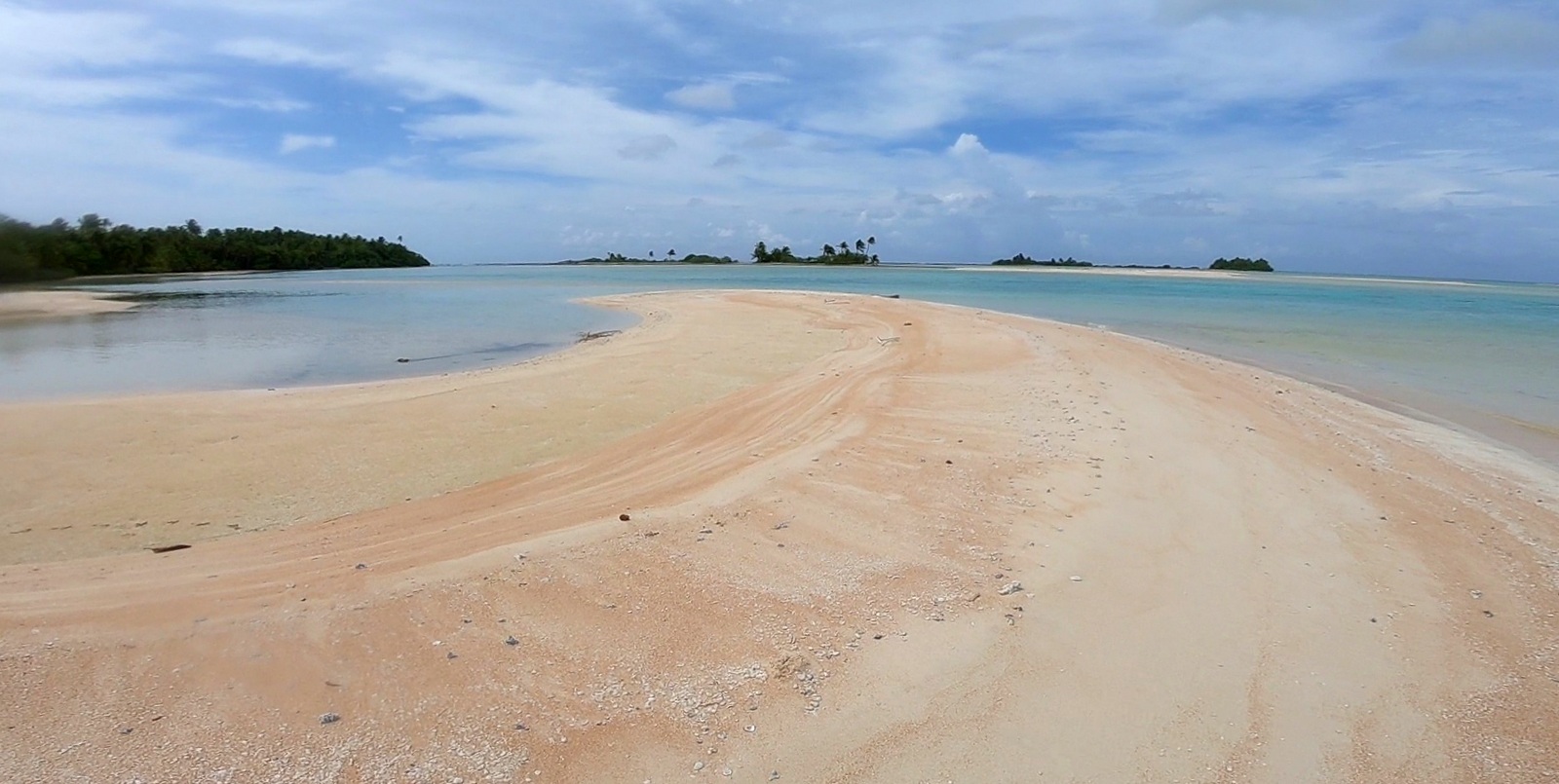 Excursions au lagon vert et aux sables roses