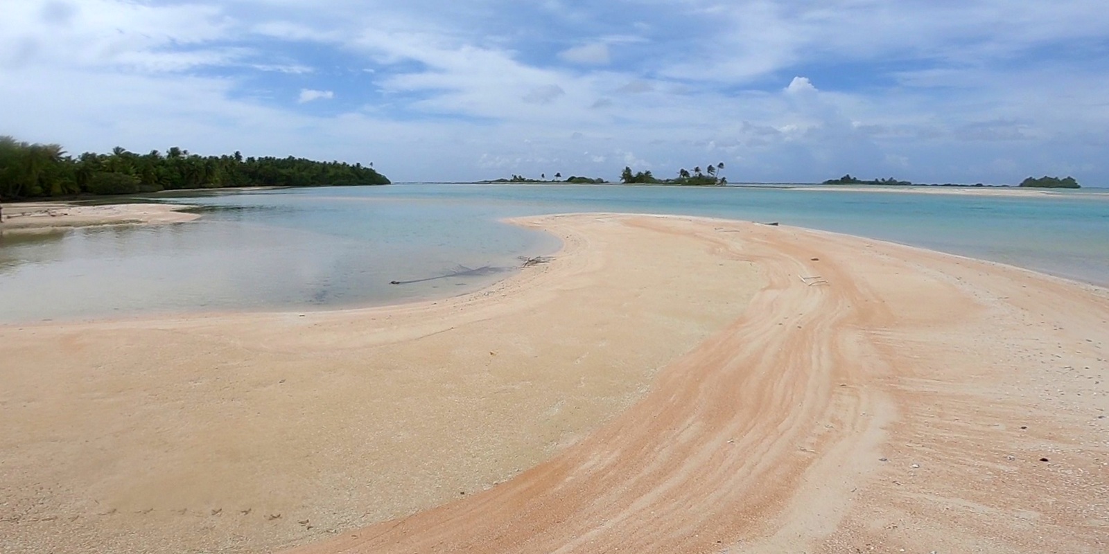 Excursions au lagon vert et aux sables roses